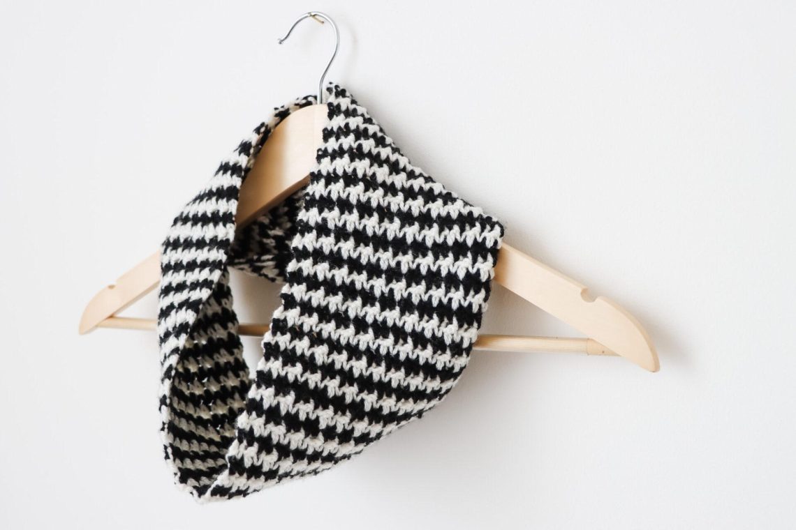 How to Crochet an Infinity Scarf: FREE Pattern - Bella Coco Crochet