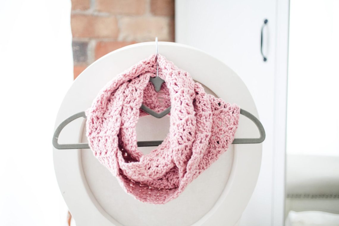How to Crochet an Infinity Scarf: FREE Pattern - Bella Coco Crochet