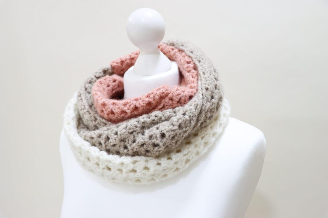 How to Crochet an Infinity Scarf: FREE Pattern - Bella Coco Crochet