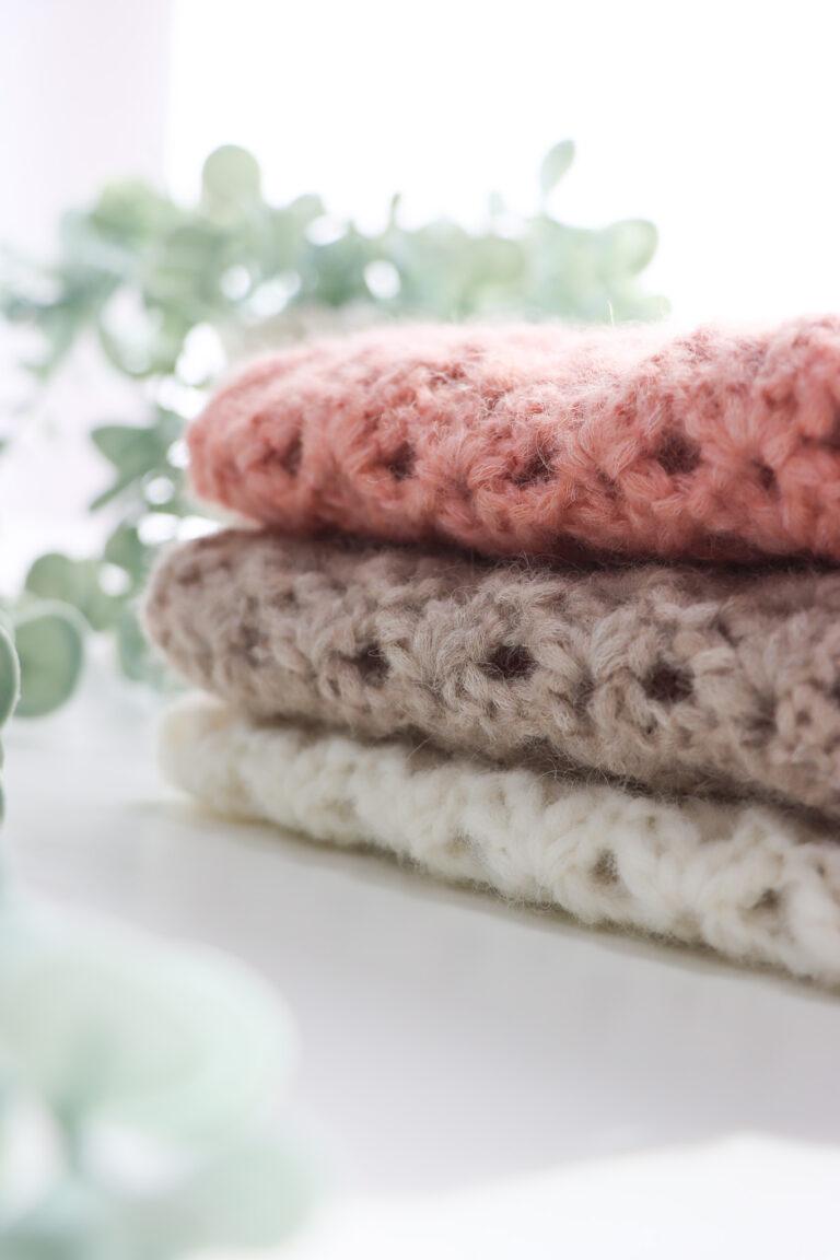 How to Crochet an Infinity Scarf: FREE Pattern - Bella Coco Crochet