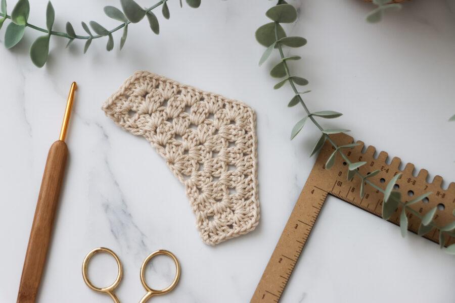 How to Crochet a Half Granny Vertical Hexagon - Bella Coco Crochet